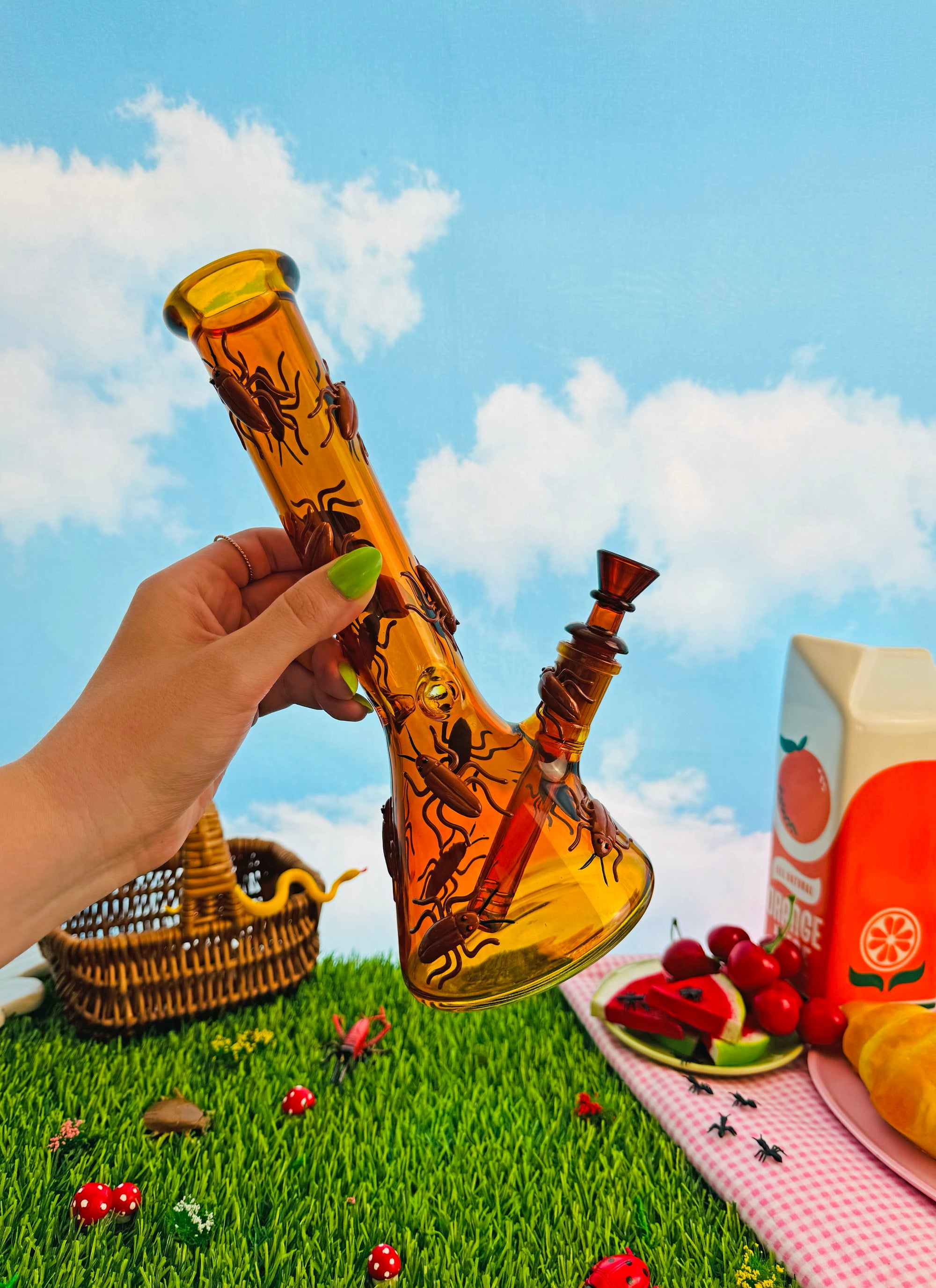 Cockroach Queen Beaker Bong – Shop Burning Love